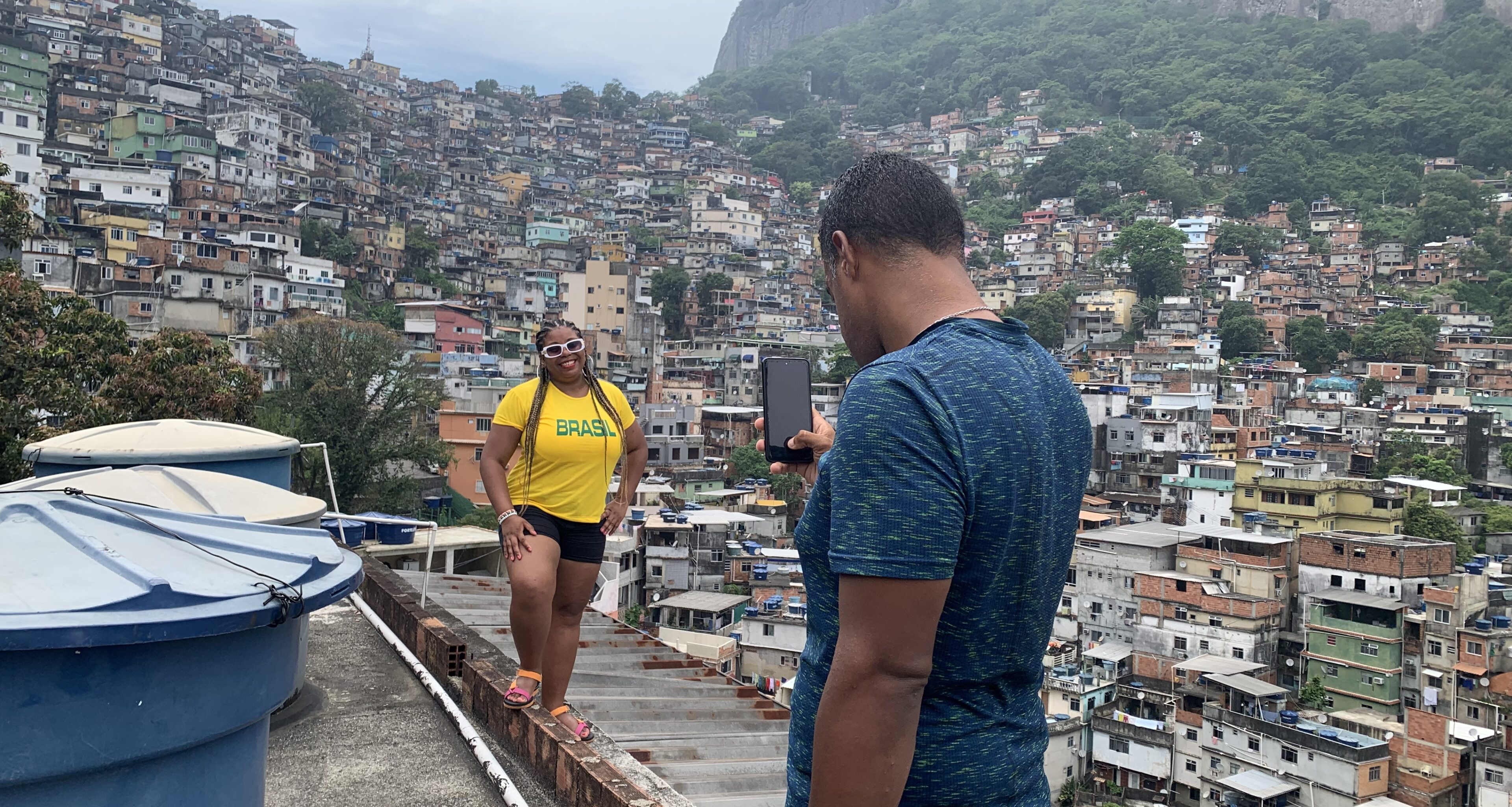 Turismo na Rocinha atrai brasileiros e estrangeiros o ano todo - Fala ...